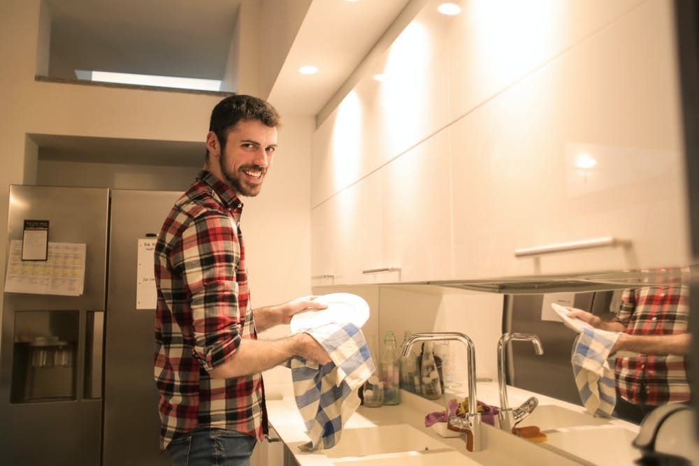 6 surprising lessons men learn when they live alone