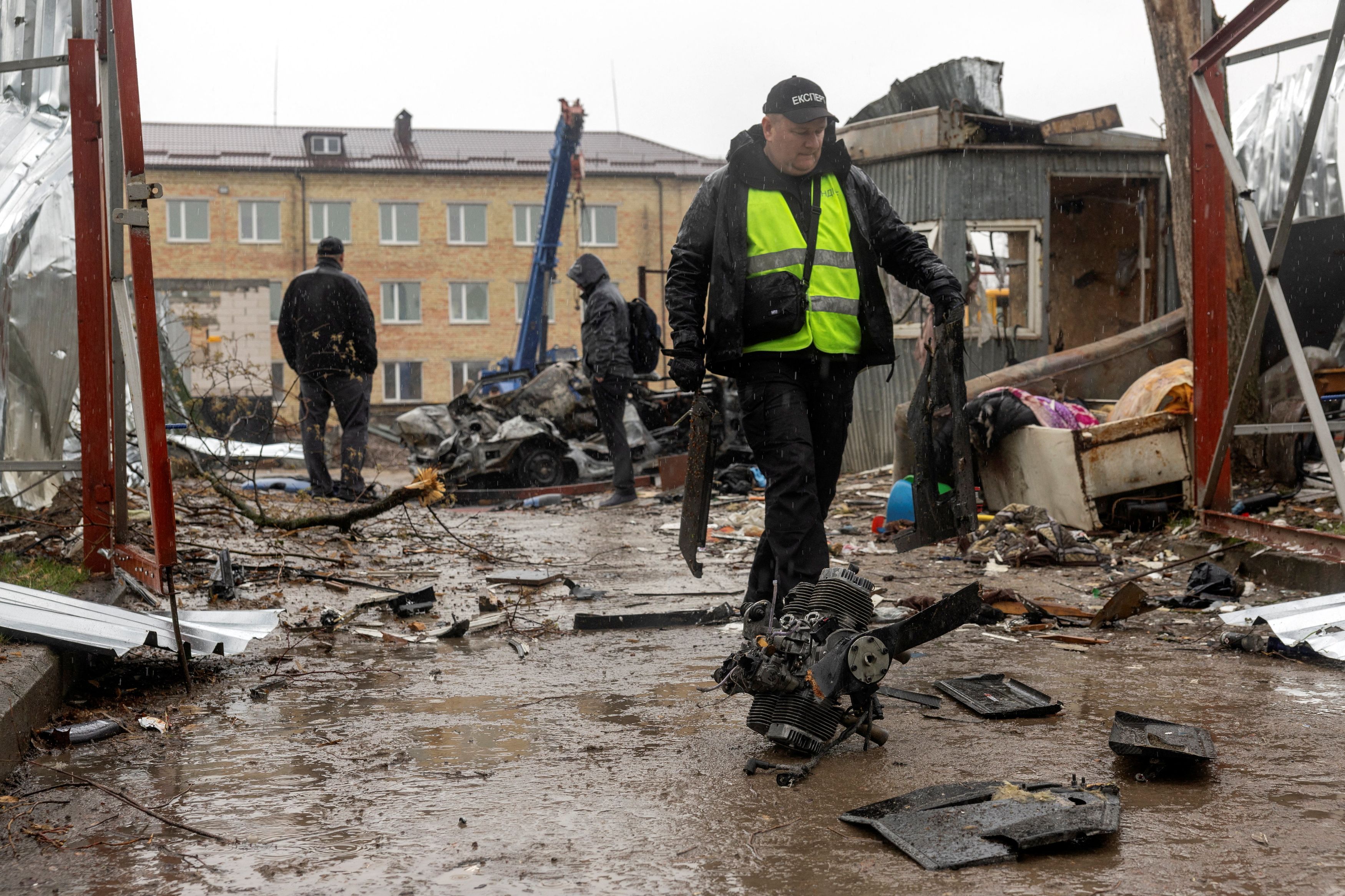 Russian attacks on Ukraine kill 5 people; nearly 20 animals die in fire