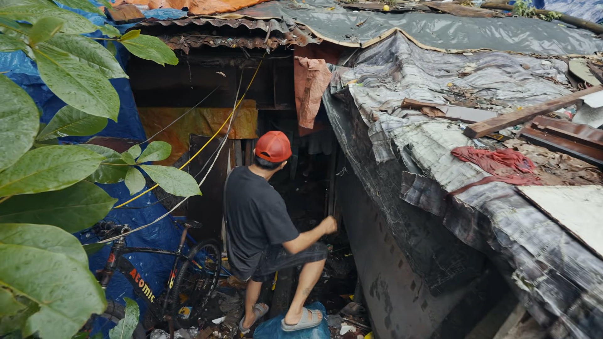 Enter this tunnel with me and discover where 100 families survive