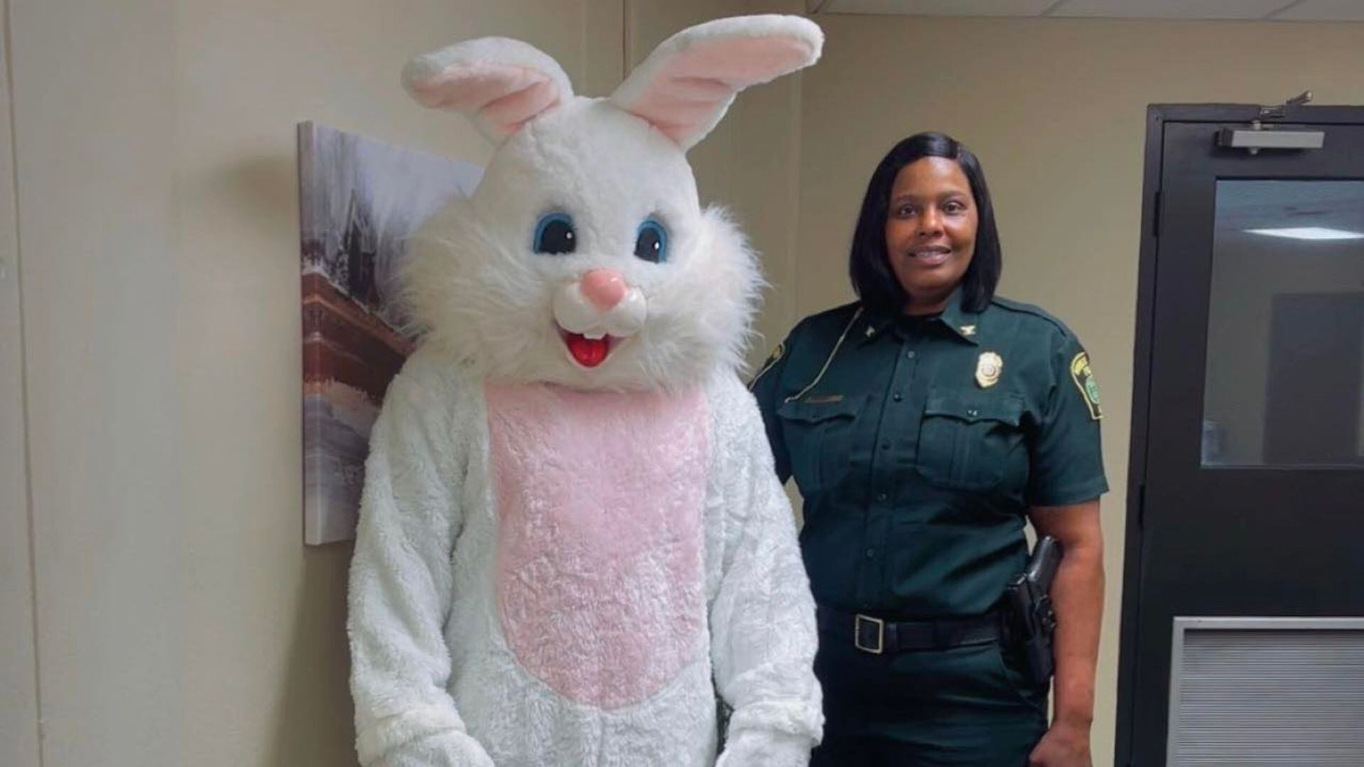 Easter Bunny visits Good Life City ahead of DCPD egg rescue operation 🐰