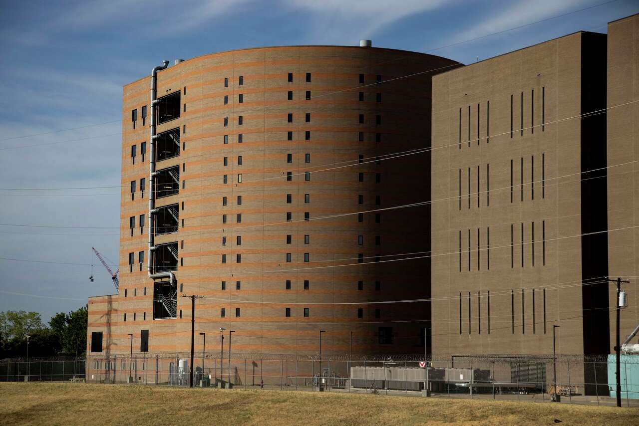 Here's what to know if you end up in jail and need to bail out in D-FW