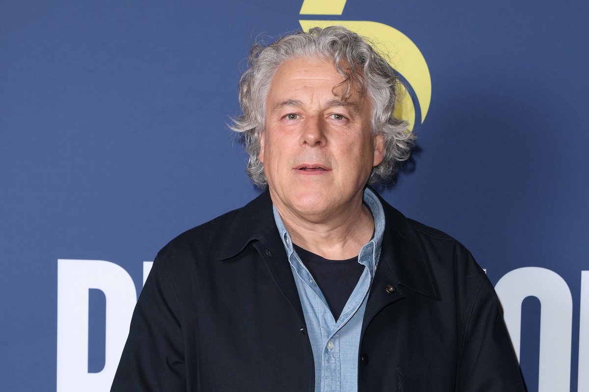 Alan Davies candidly opens up on cancer battle as he delves into ...