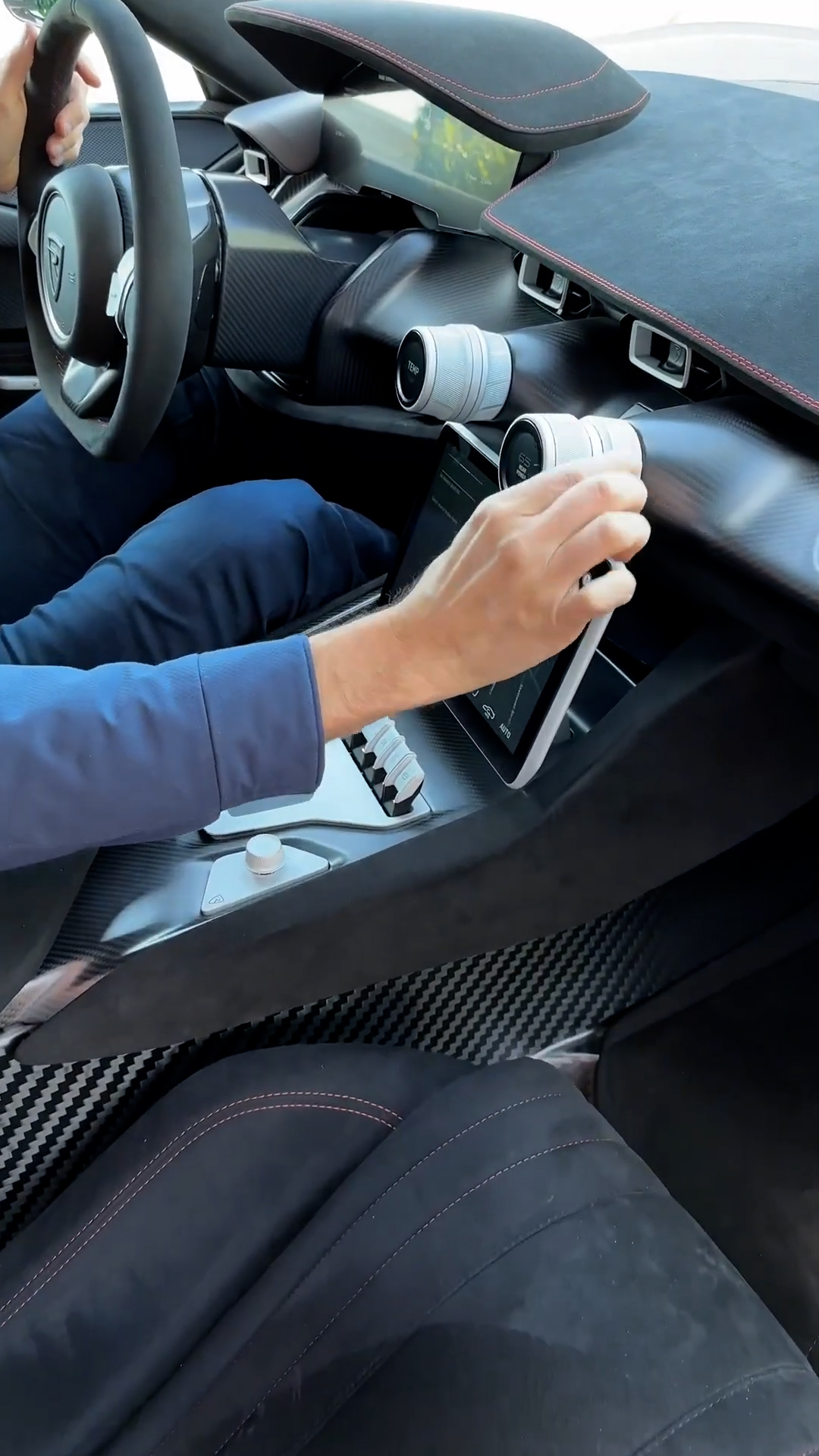 Intérieur du Rimac Nevera : luxe et qualité haut de gamme