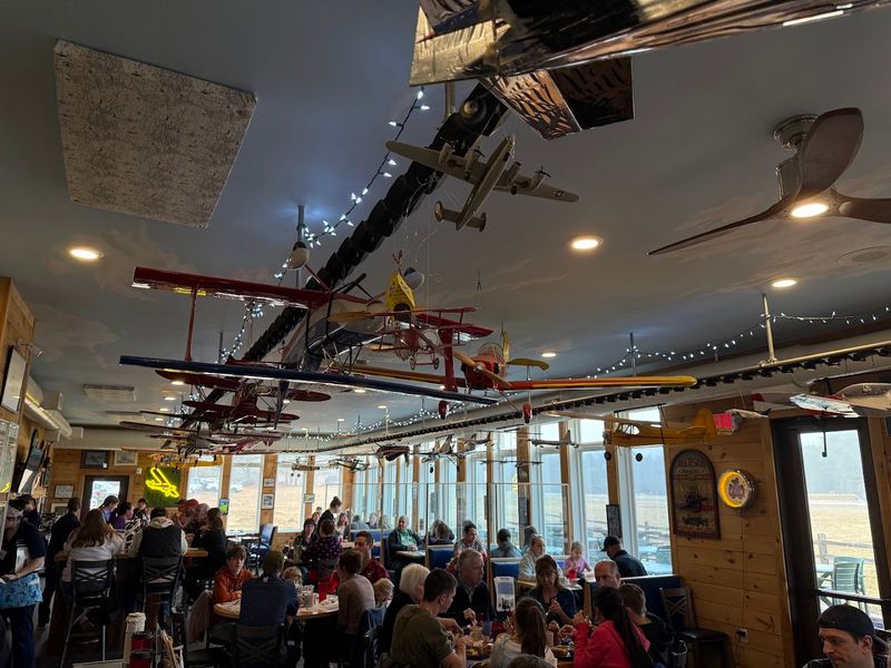 This New Hampshire airport café lets you eat breakfast with a view of ...