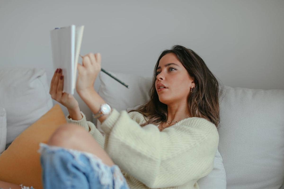 7 cara mengatasi burnout kerja perempuan, kenali strategi yang tepat