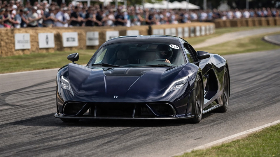 Hennessey Venom F5 1,800HP twin turbo V8 sound full throttle