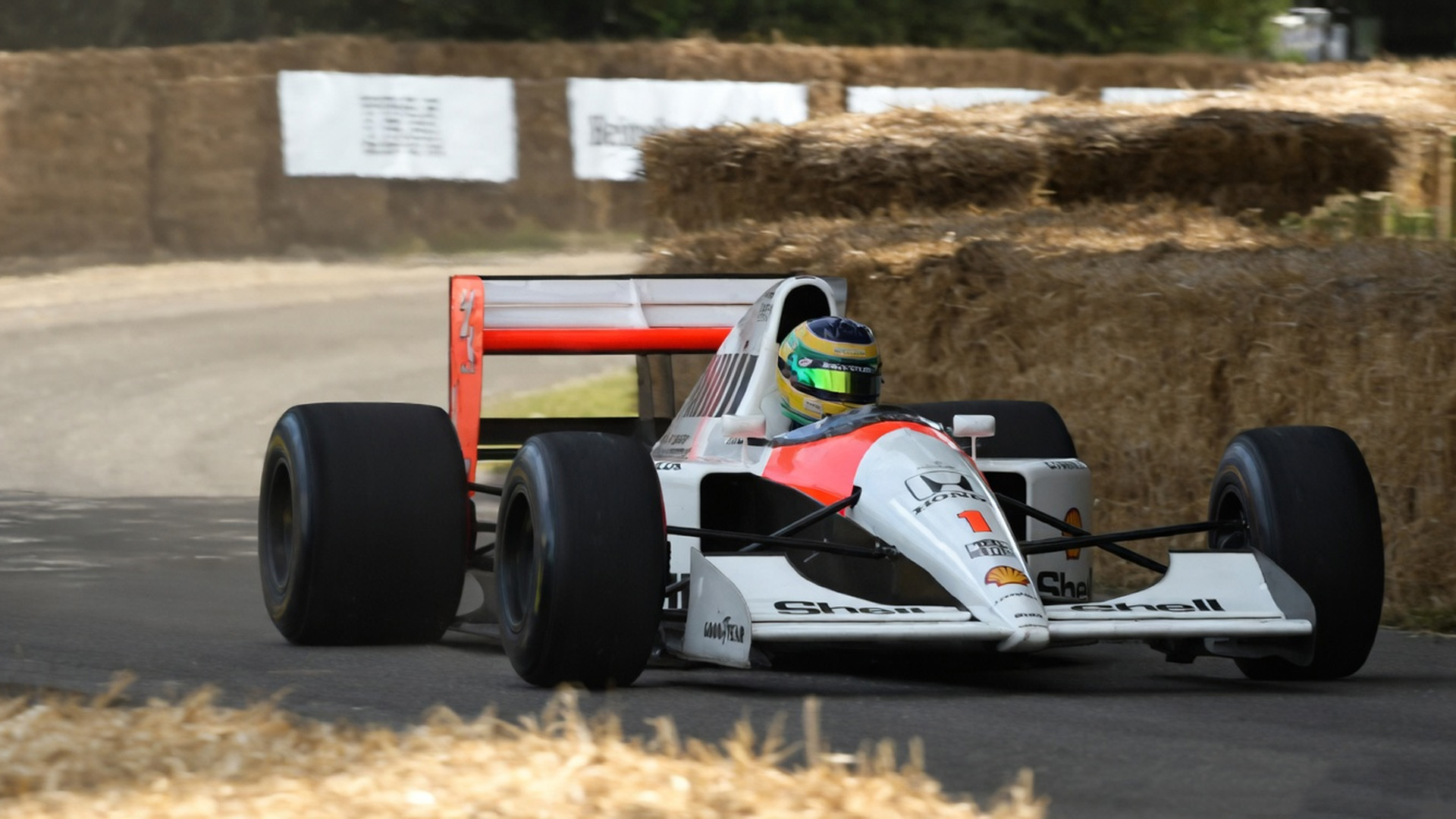 This old F1 machine moves like pure racing history