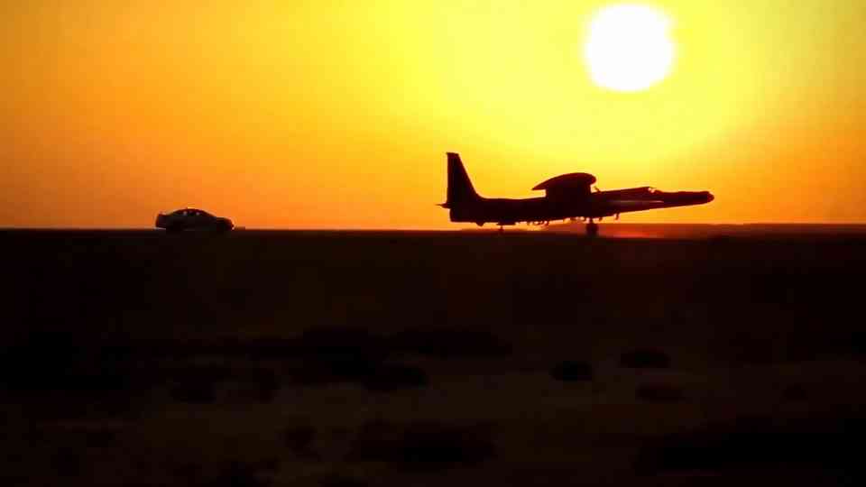 Why America’s U-2 spy plane needs a 140 mph chase car to land