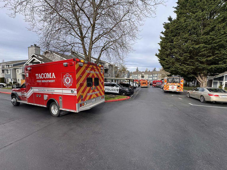 1 dead, residents evacuated after fire in Tacoma apartment building