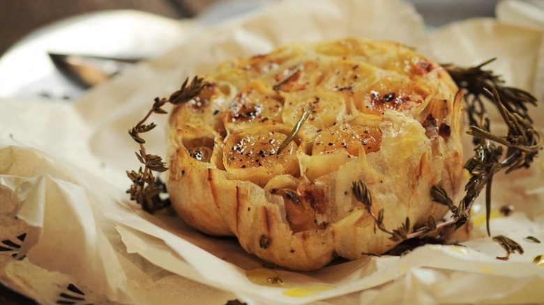 13 tips you need to amplify the flavors of roasted garlic