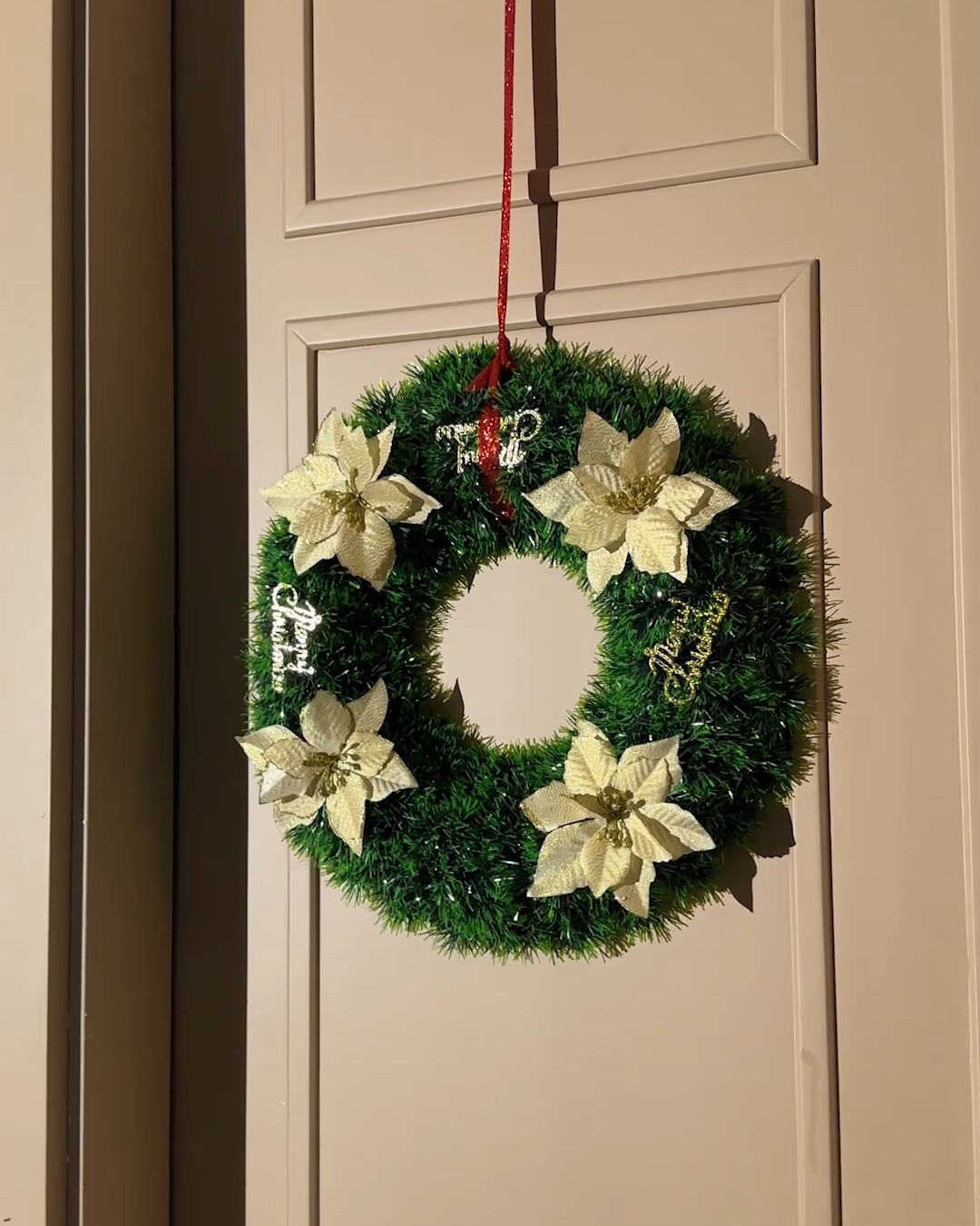 Decoración de puertas festiva por ambos lados