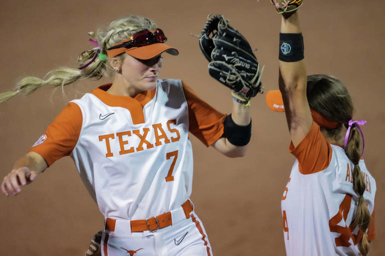 Texas softball vs Georgia: Live updates, TV/streaming info for Game 2