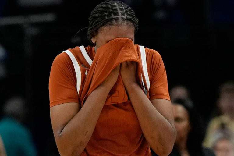 UCLA women shrug off cold shooting to beat Texas in Final Four