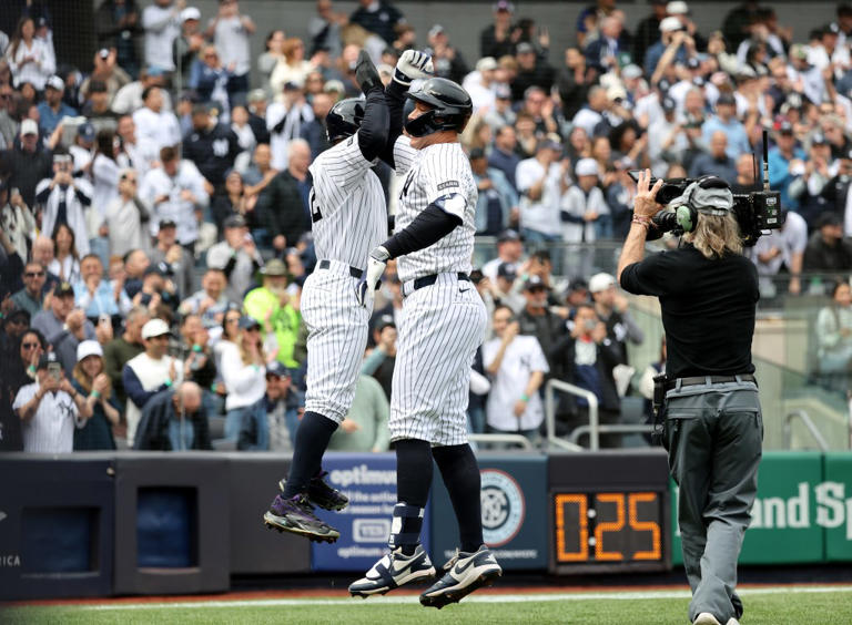 Yankees offer a familiar feeling with home opening romp over Marlins