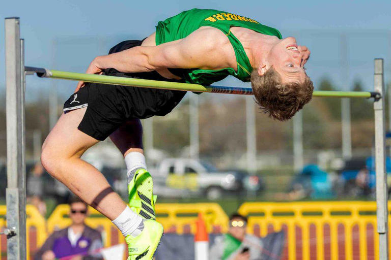 Tri-City pole vaulter is best ever WA high schooler. He can clear a 2 ...
