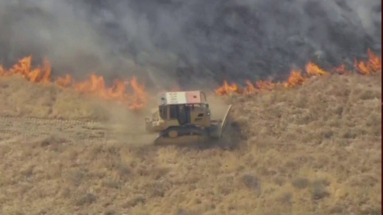 Live: Springs fire in Moreno Valley explodes to 2,800+ acres, triggers ...
