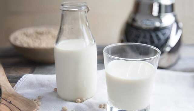 10 benefits of milk for skin and hair