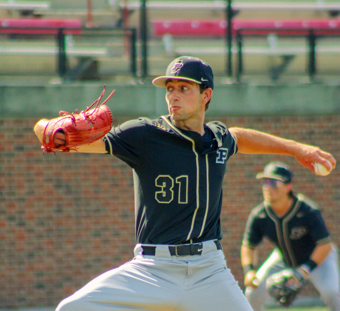 Baseball hosts Illinois at halfway point of the season