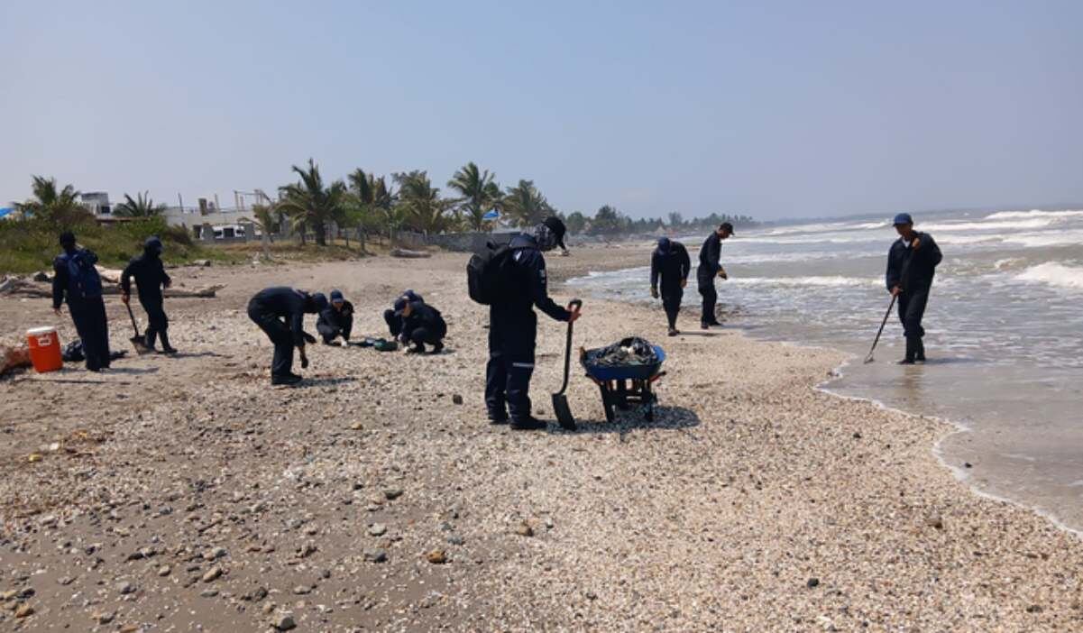 Sheinbaum da seguimiento a derrame en Golfo de México; se reúne con ...