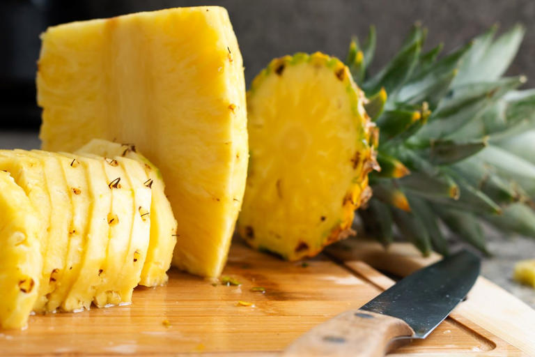The only way you should cut up a pineapple, according to Del Monte