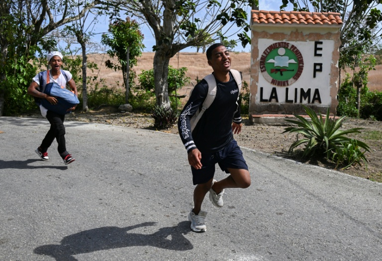 Cuba begins prisoner release after mass pardon