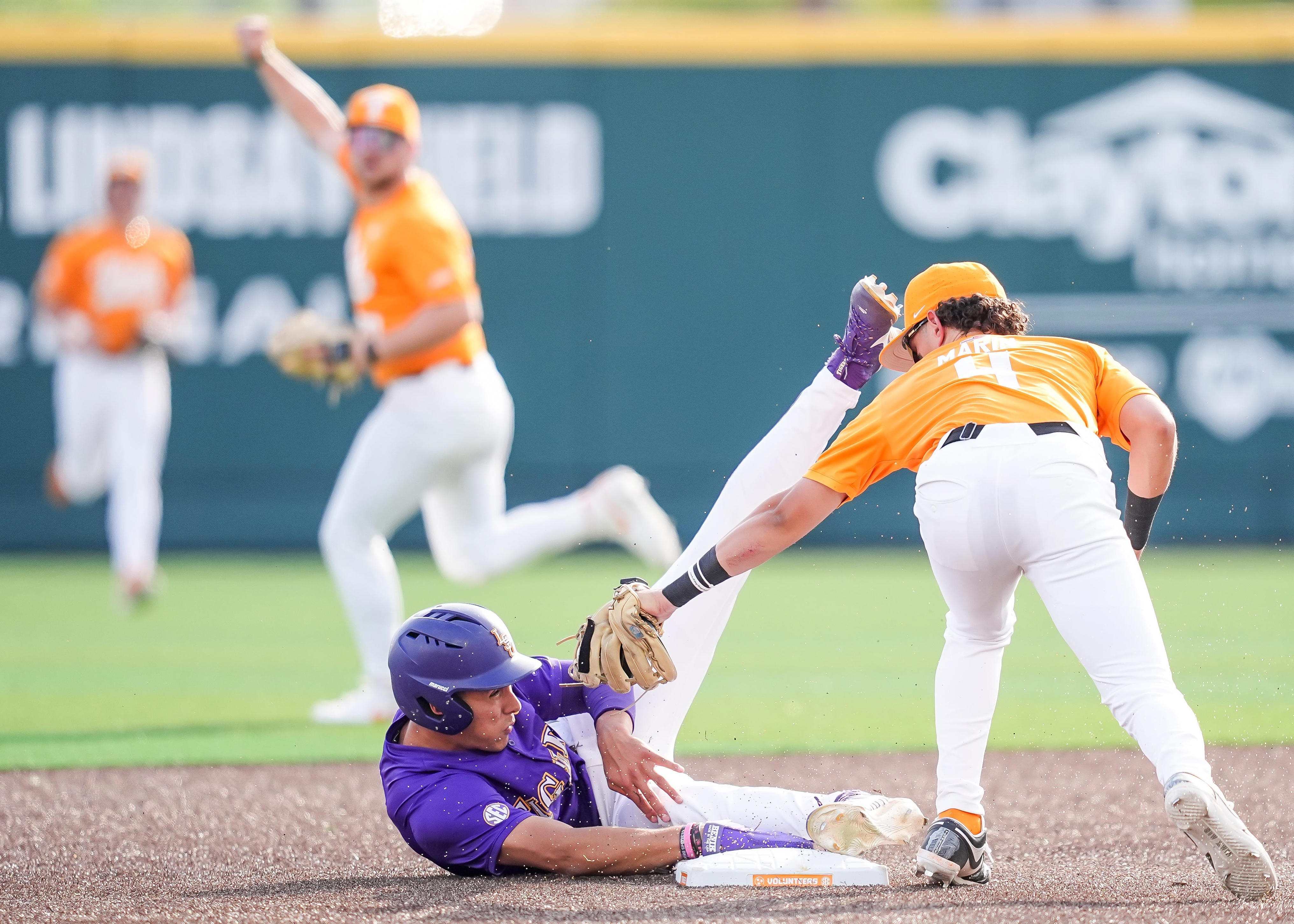 LSU baseball wins series opener at Tennessee
