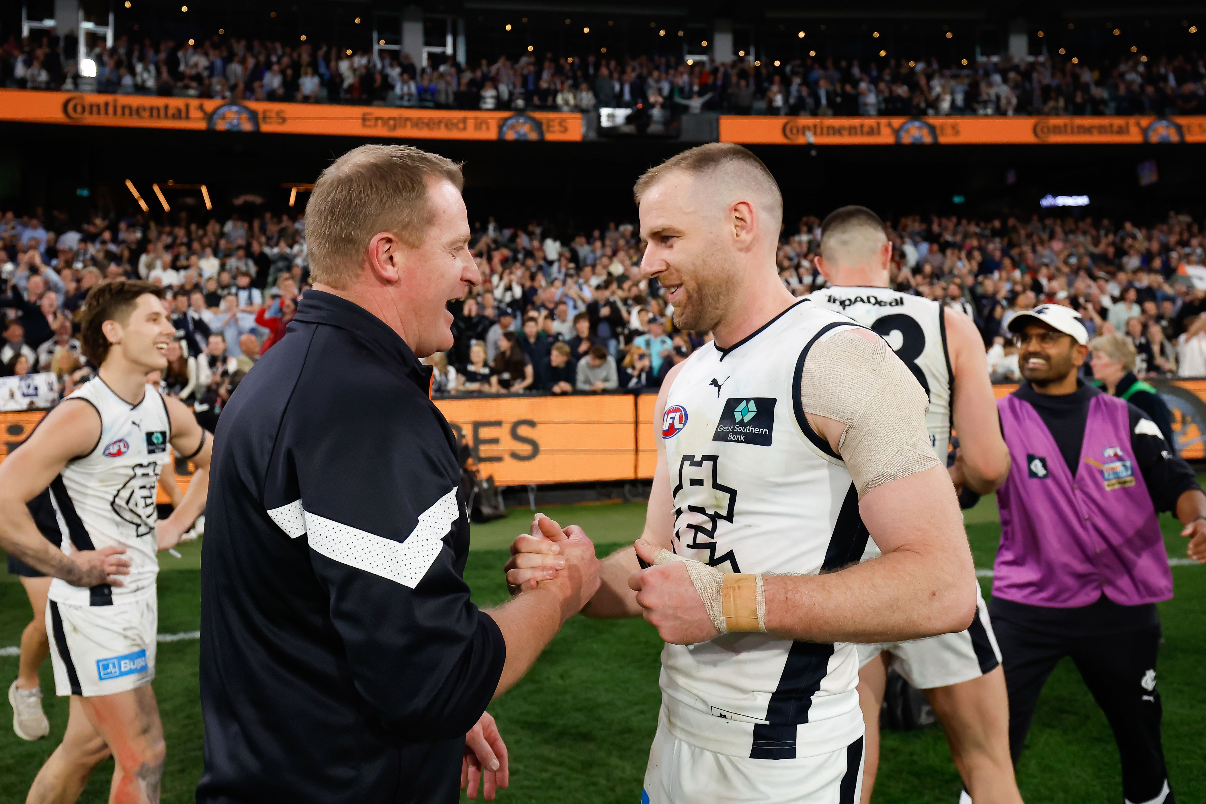 Carlton great issues public plea as Blues footy boss responds to ...