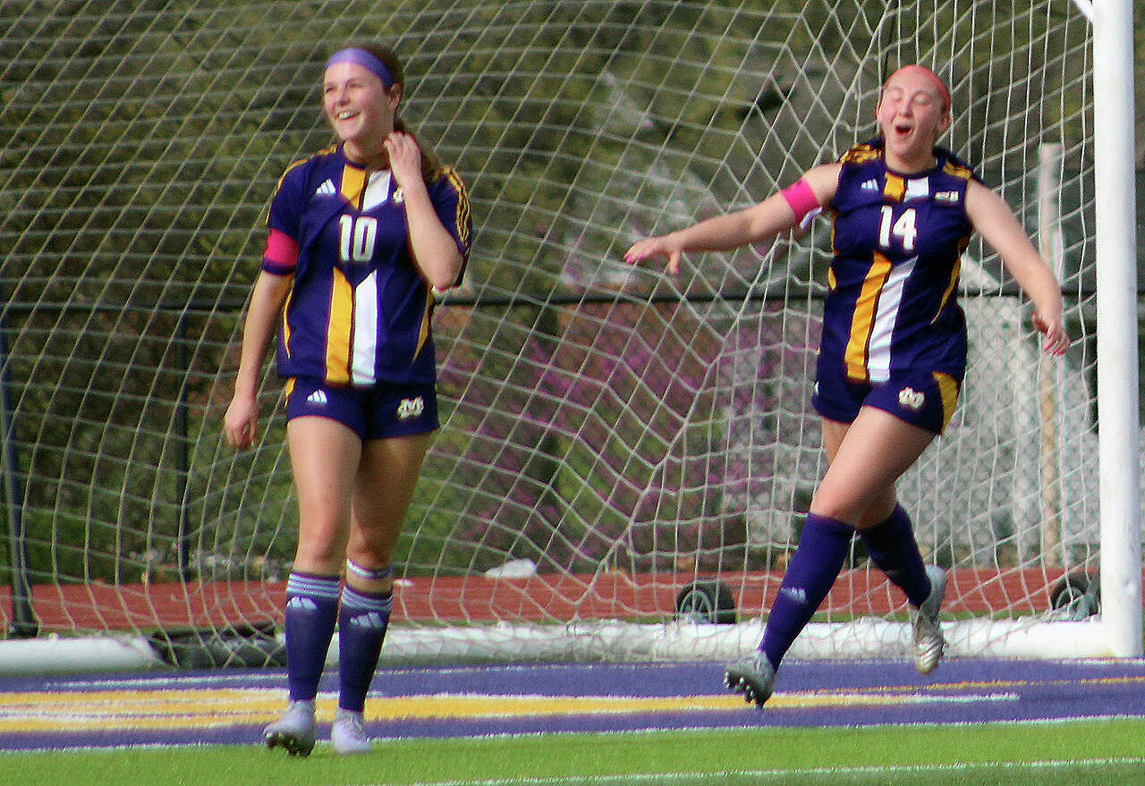 Extra-good Friday: CM's Landree Wallace scores five times in win over ...