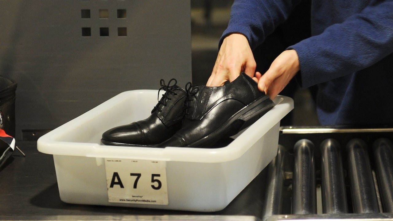 TSA's shoes-on policy faces pushback from prominent Senate Democrat