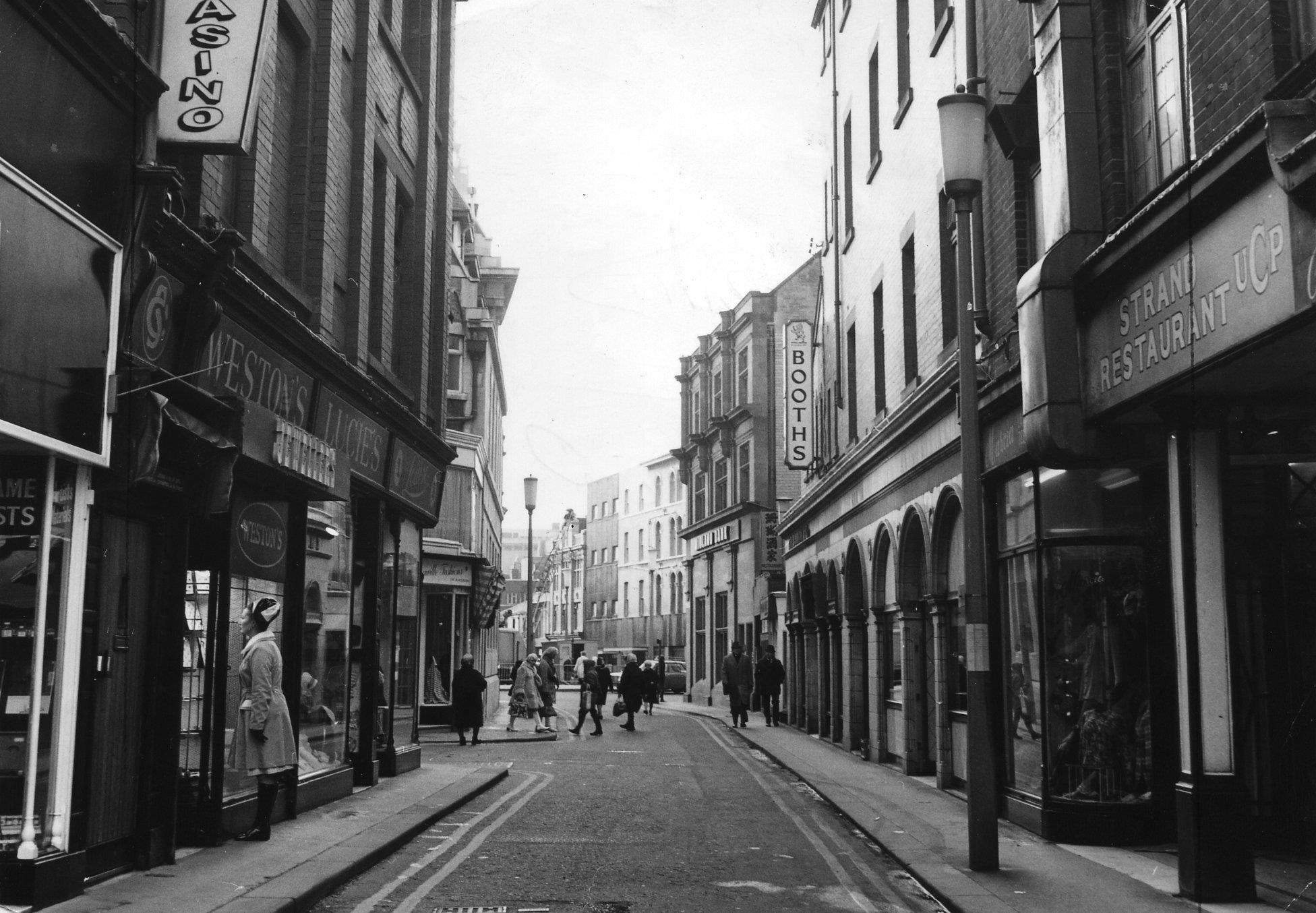 34 nostalgic scenes of Blackpool one decade apart bringing 1960 and ...