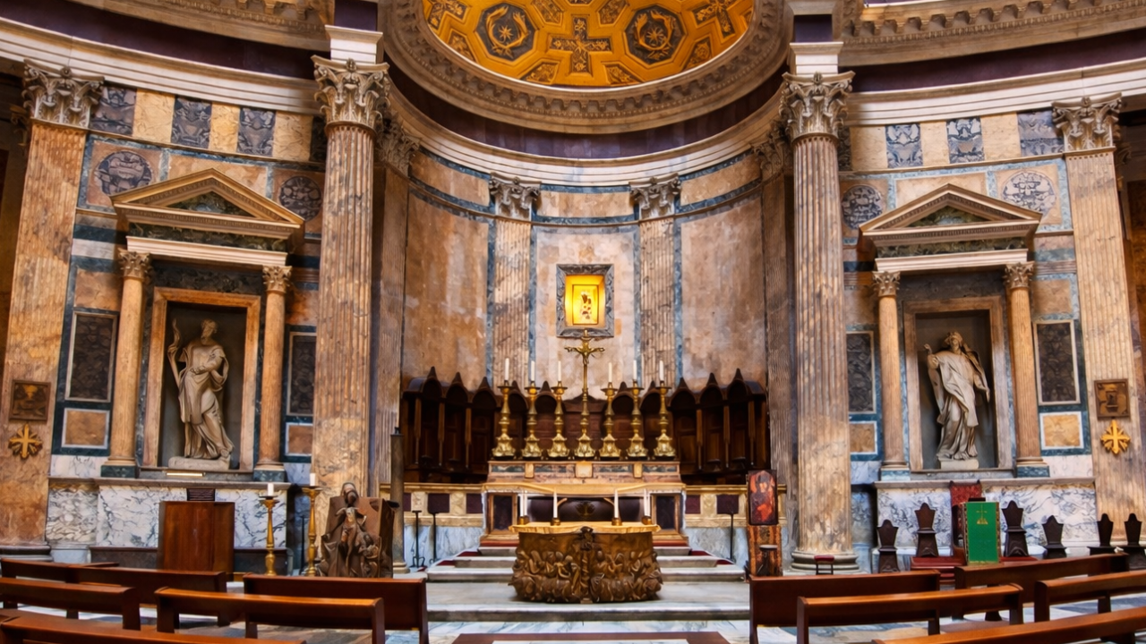 Exploring Rome’s famous Trevi Fountain and Pantheon