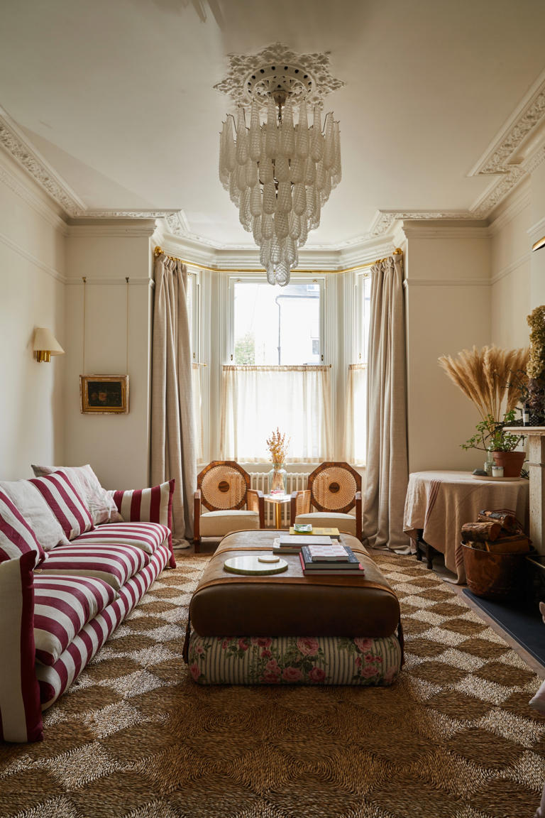 What is traditional interior design, and how does it work in a modern home?
