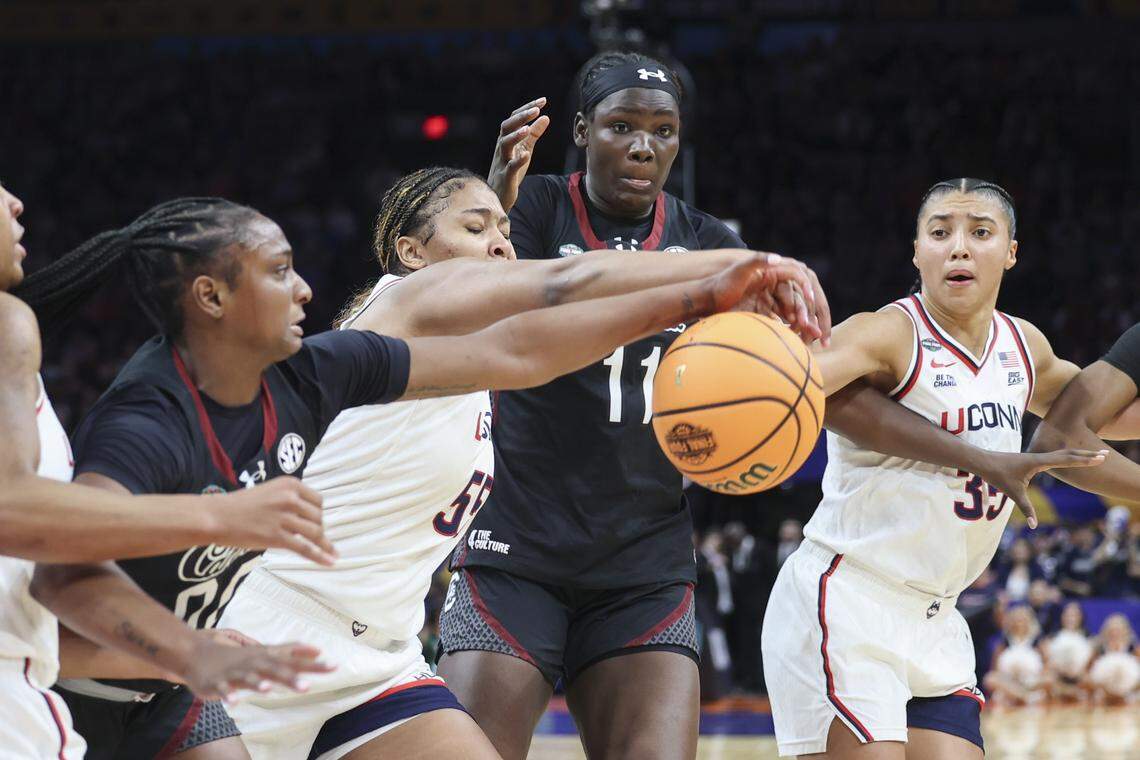 How a defensive 'masterclass' vs. UConn helped Gamecocks WBB reach ...