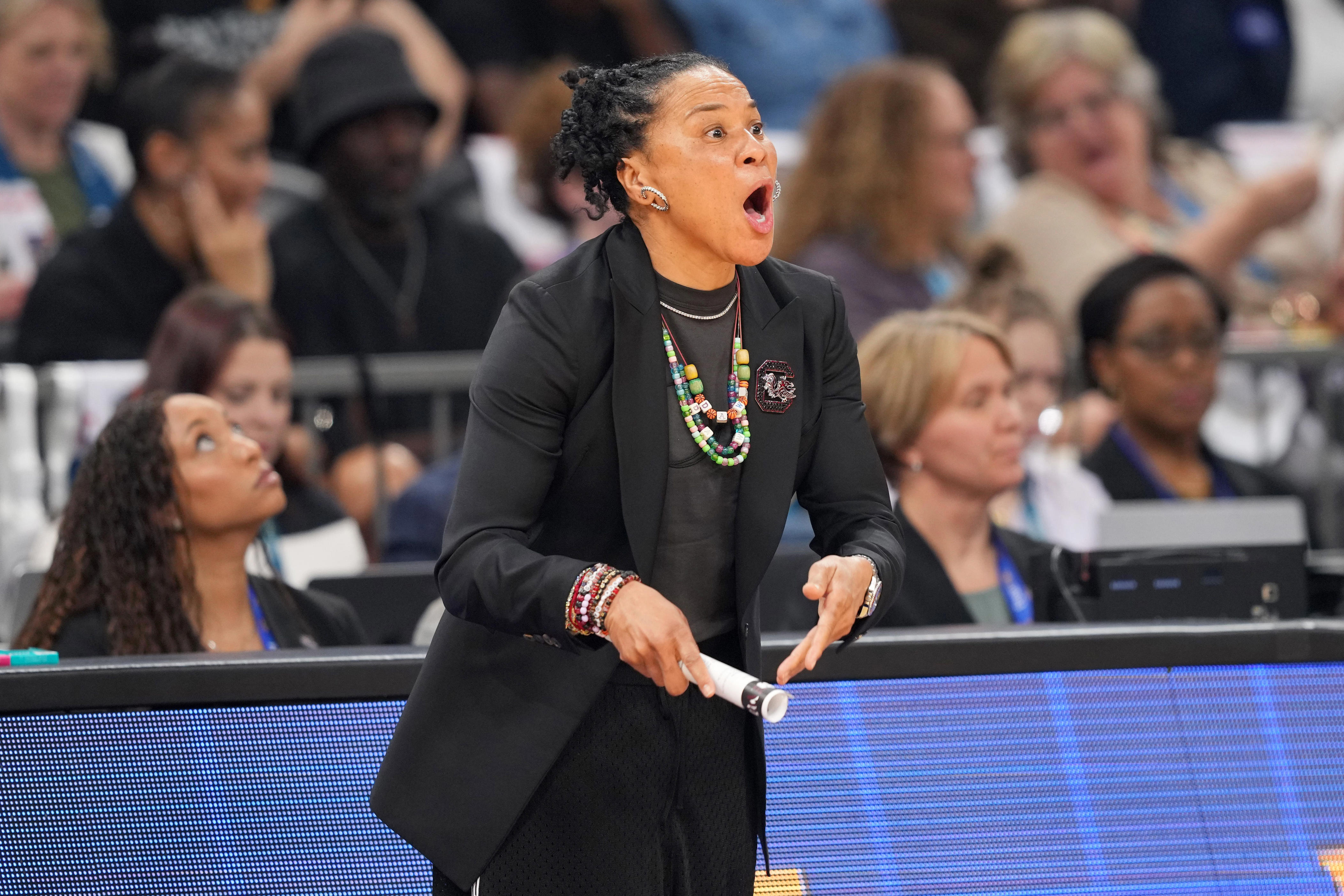 Dawn Staley's outfit matches South Carolina's uniform combo for Final ...