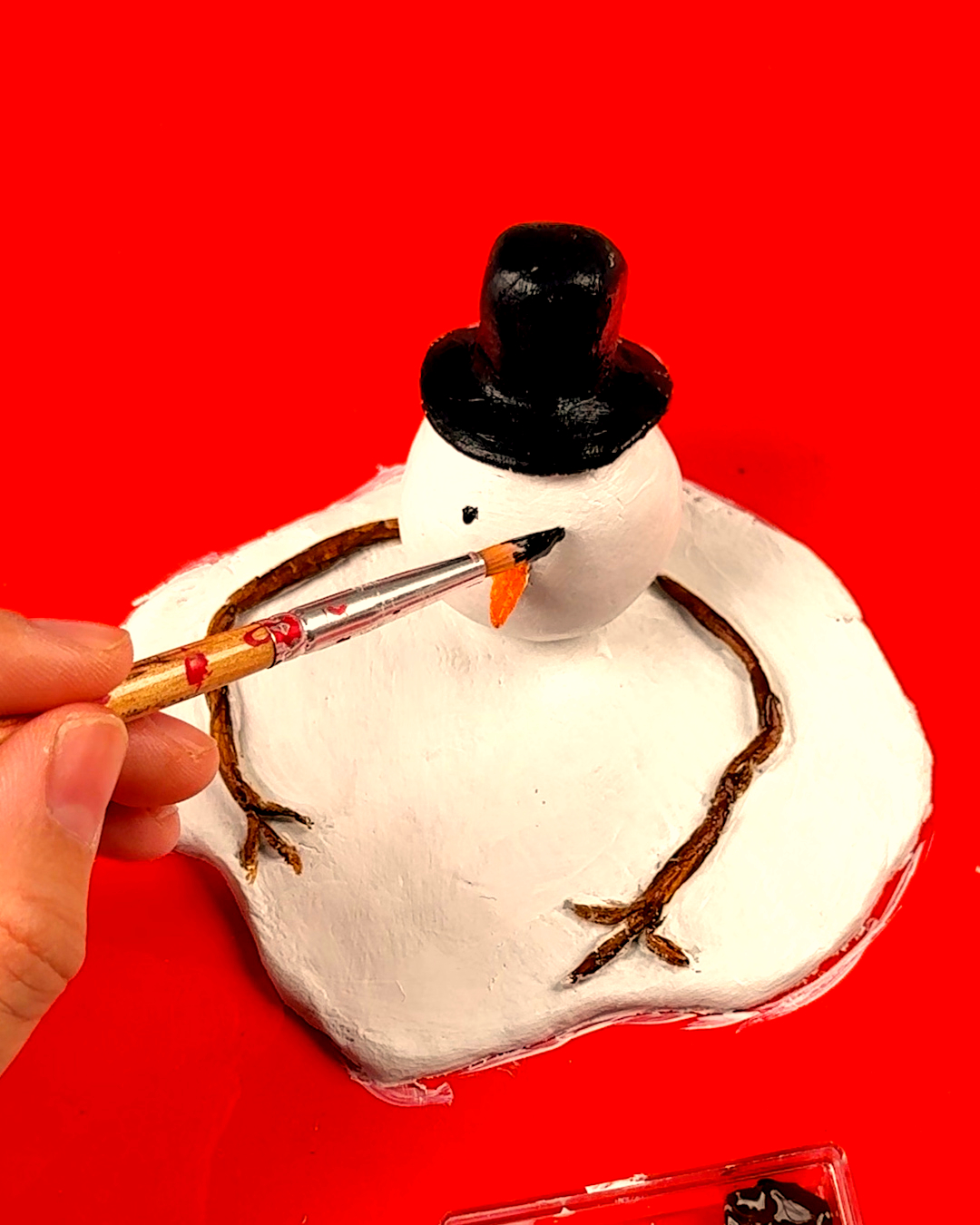 A melting snowman under soft candlelight⛄🕯️