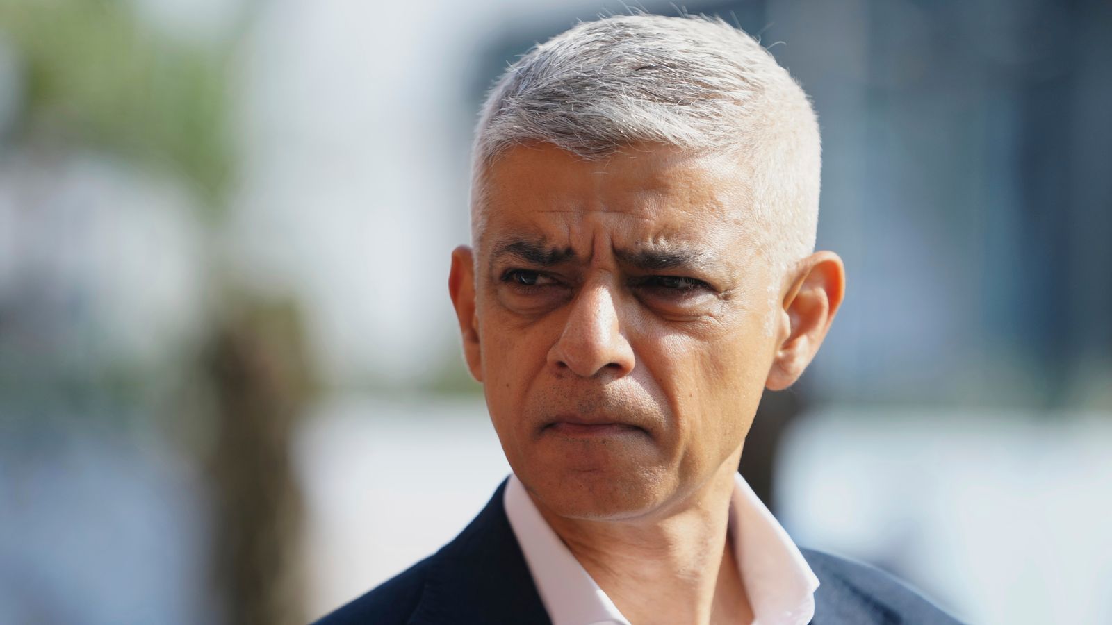 'Am I going to go to prison for this?' Man who found guns outside Sadiq ...