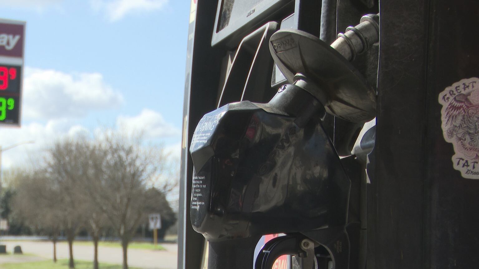 EPA’s temporary switch to E15 gas raises concerns about engine damage, smog