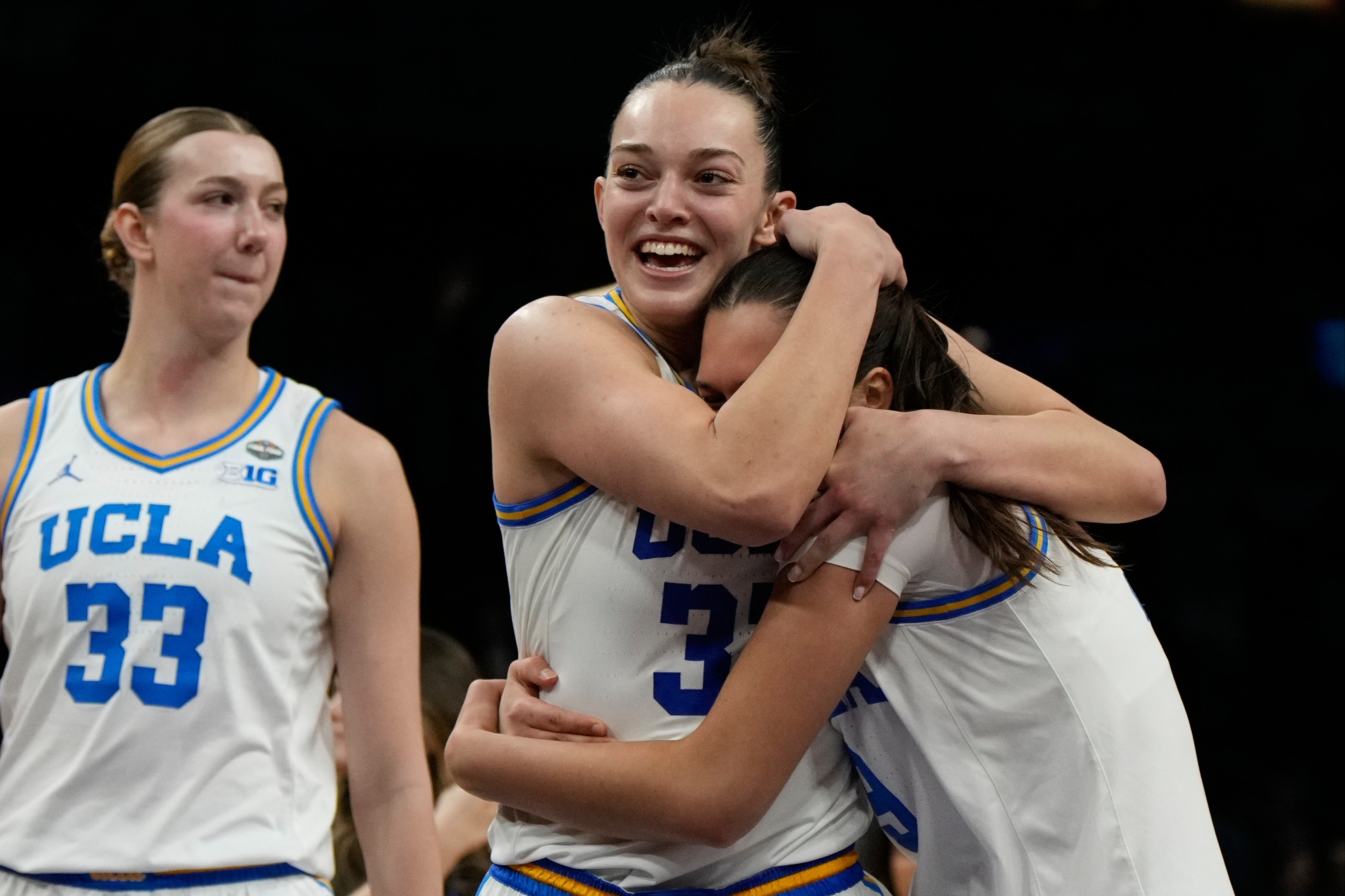 UCLA women shrug off cold shooting to beat Texas in Final Four