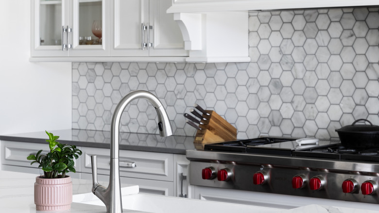 5 inexpensive but gorgeous kitchen backsplash ideas