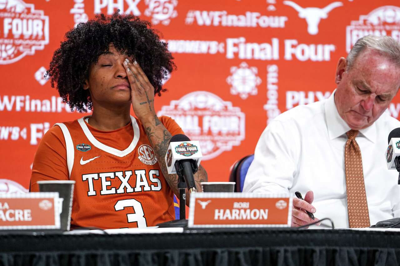 'Crying shame': Watch emotional Coach Schaefer praise Rori Harmon after ...