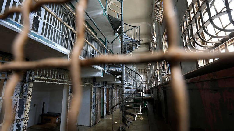 Trump seeks $152m to reopen notorious Alcatraz prison