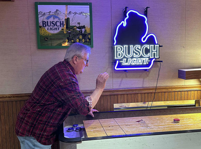 Bad Axe shuffleboard league keeps camaraderie alive at Pete’s Bar