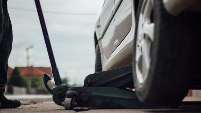 5 clever uses for car jacks (besides lifting your car)