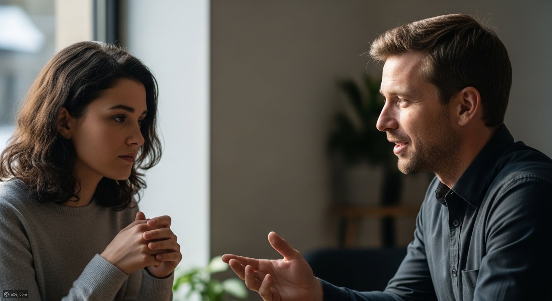 Why introverts struggle with 12 everyday social moments others love