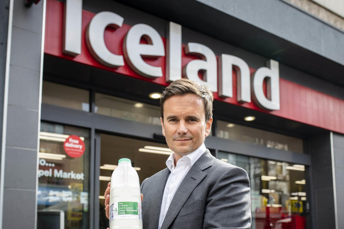 Security guards should have batons and pepper spray, says Iceland boss