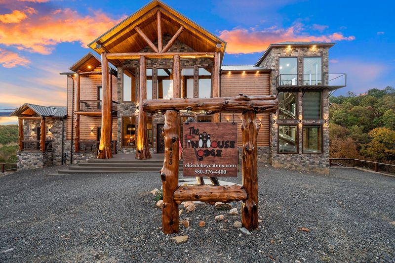 Rent this secluded Oklahoma treehouse cabin for around $200 per person ...