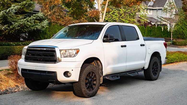 5 fuel-saving tips & tricks for pickup truck drivers