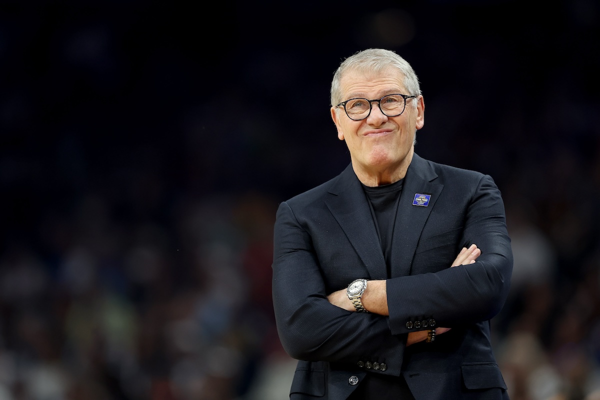 WNBA legend Lisa Leslie demands Geno Auriemma apologize for Dawn Staley ...