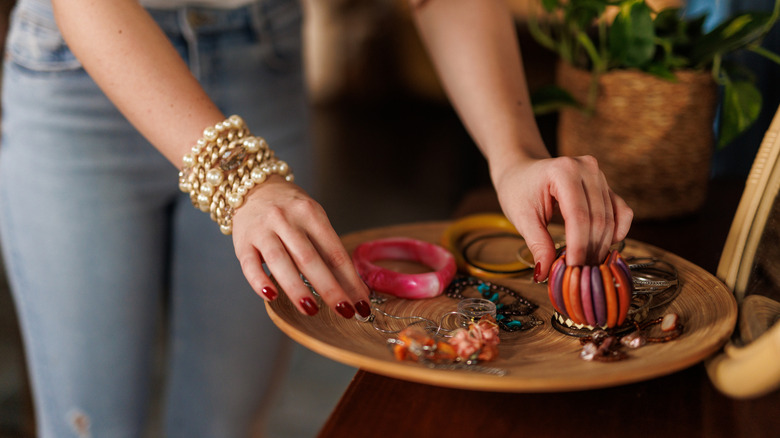 Say goodbye to jewelry clutter with these 11 adorable DIY storage boxes