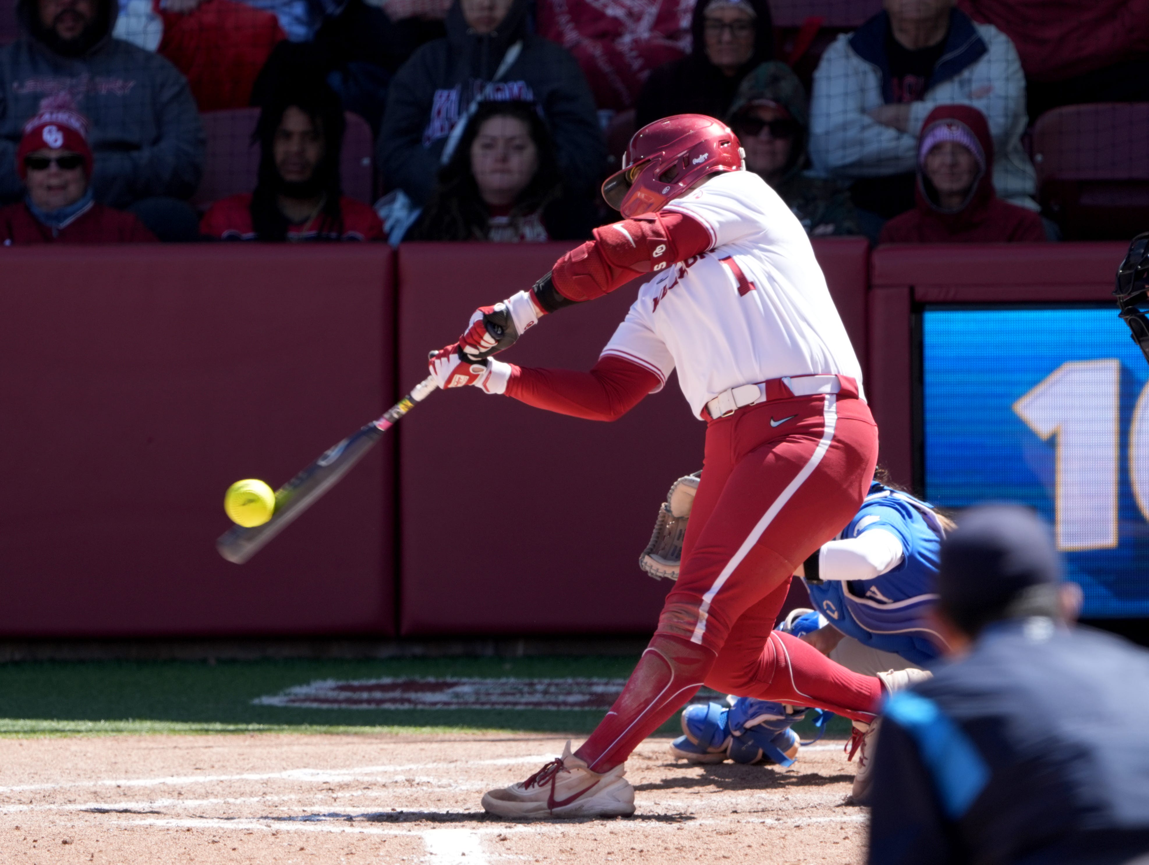 Kendall Wells ties NCAA freshman HR record as OU softball beats Kentucky